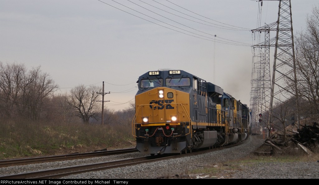 CSX ES44AC at boundbrook with a YN1 SD40-2 trailing